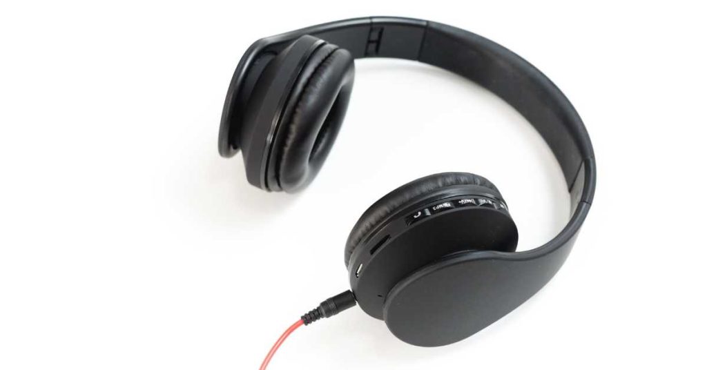 Perbedaan Headset dan Headphone untuk Online Meeting
